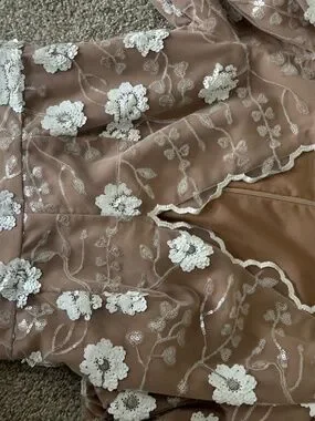 Elliatt | Dresses | Elliatt Floral Applique Puff Sleeve Mini Dress ...